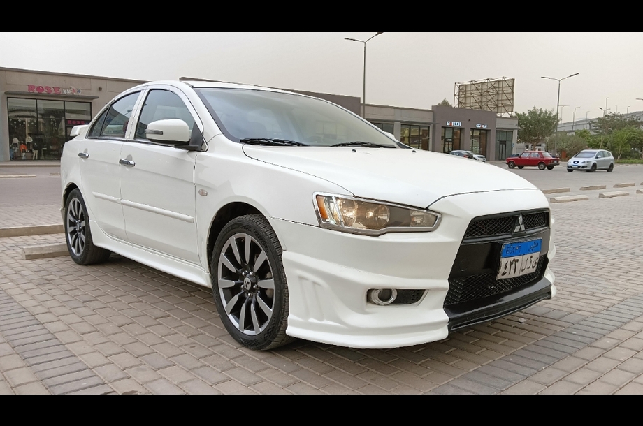 Lancer EX Shark Mitsubishi 2016 Cairo White 6132801 - Car for sale ...