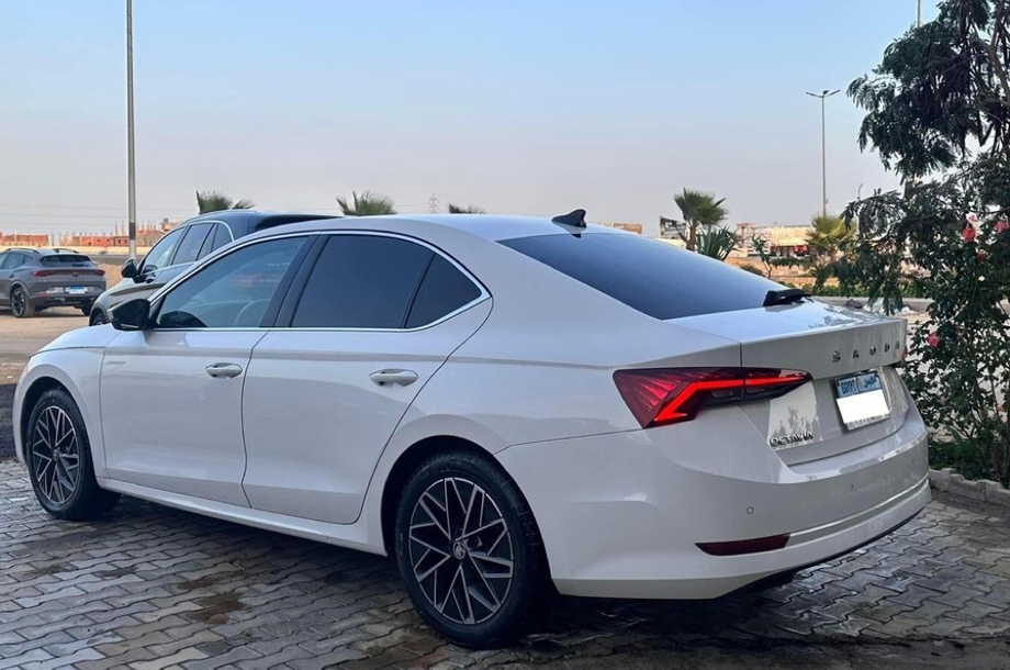 Octavia A8 Skoda 2022 Giza White 6143858 - Car for sale : Hatla2ee
