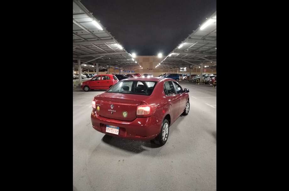 Logan Renault 2015 Agamy Dark red 6162101 - Car for sale : Hatla2ee