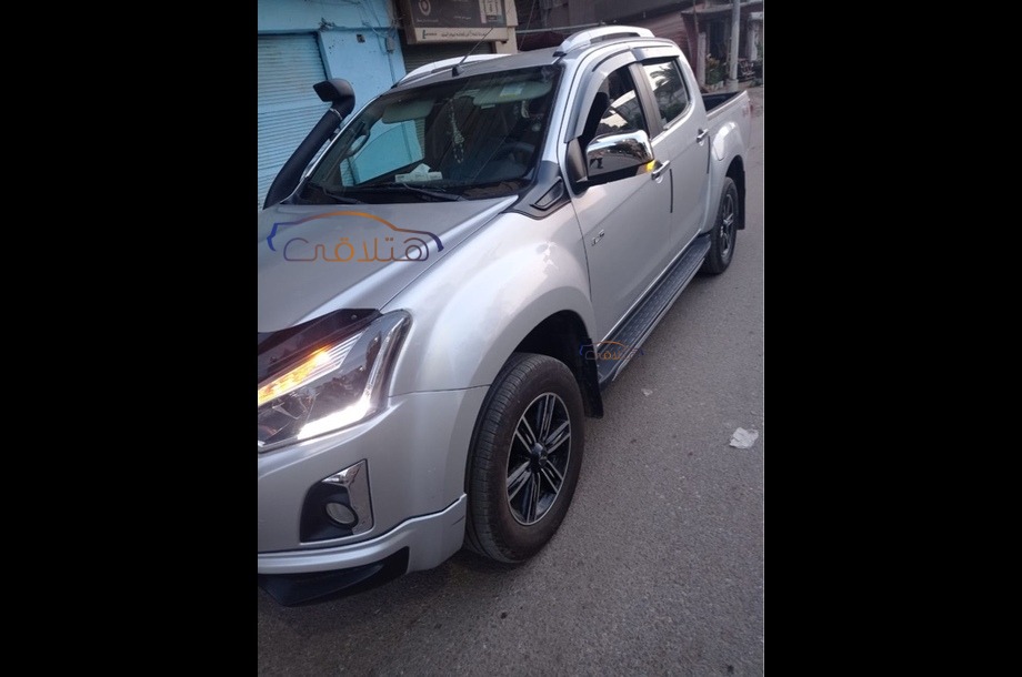 D max Isuzu 2023 6 October Silver 6272153 - Car for sale : Hatla2ee