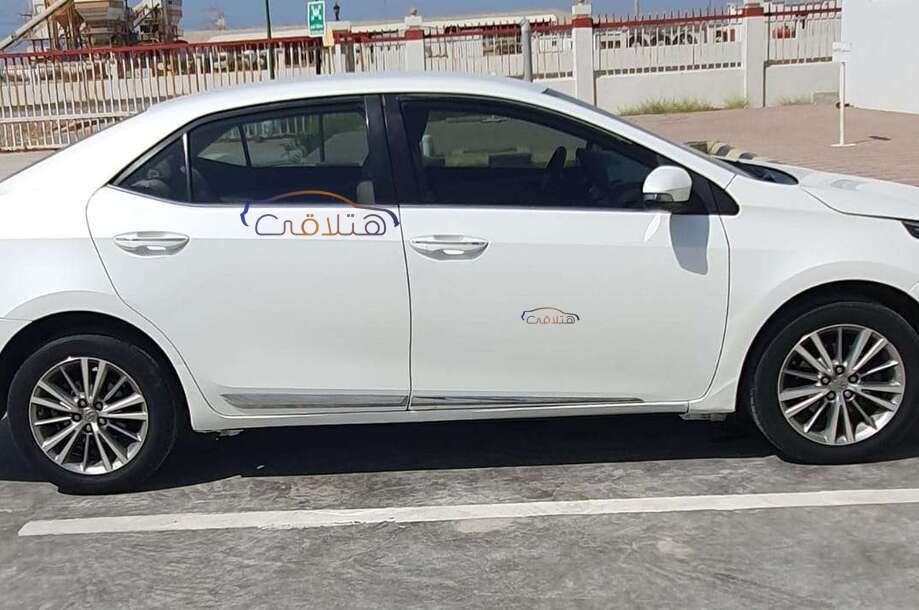 Corolla Toyota 2015 Yanbu al Bahr White 6465877 - Car for sale : Hatla2ee