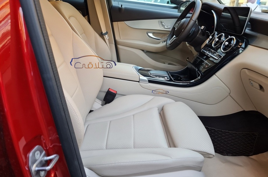 GLC 200 Mercedes 2020 Maadi Dark red 6469123 - Car for sale : Hatla2ee