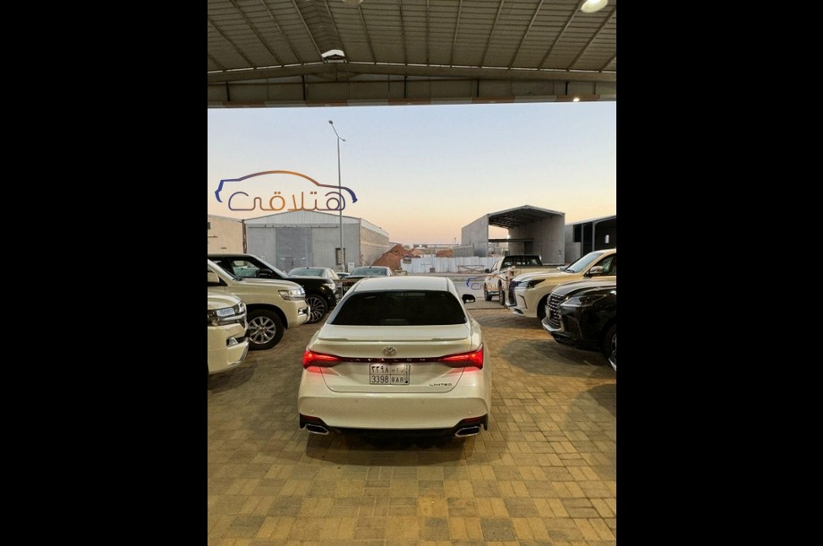 Avalon Toyota 2023 Riyadh White 6526622 - Car for sale : Hatla2ee