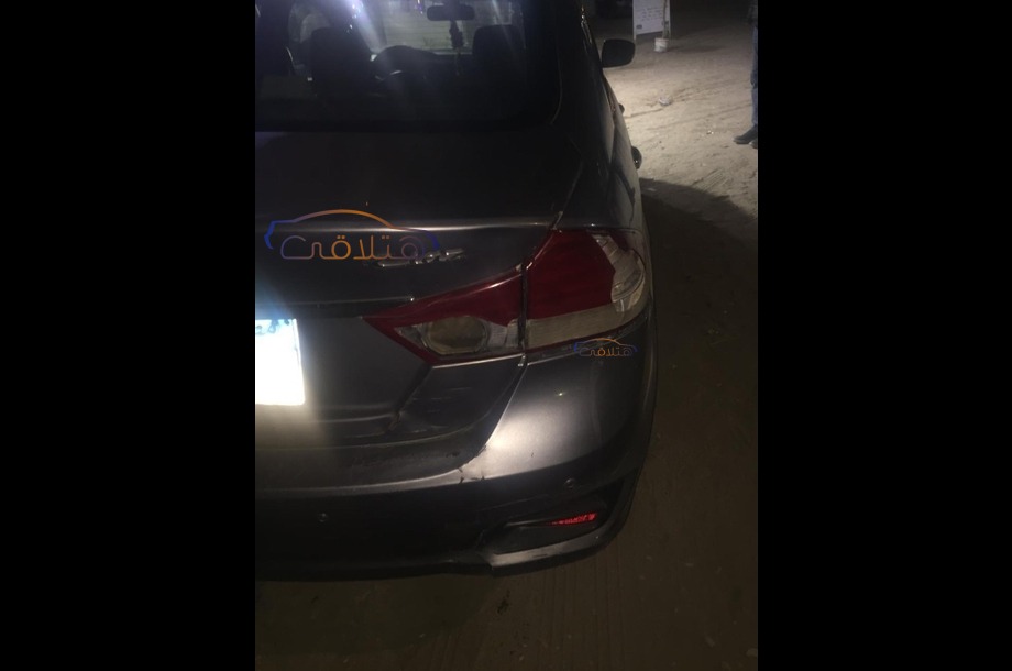 Ciaz Suzuki 2015 Pyramids Gardens Silver 6539562 - Car for sale : Hatla2ee