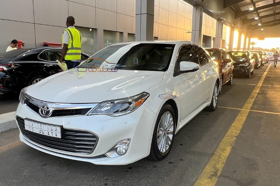 Avalon Toyota 2015 Riyadh White 6549678 - Car for sale : Hatla2ee