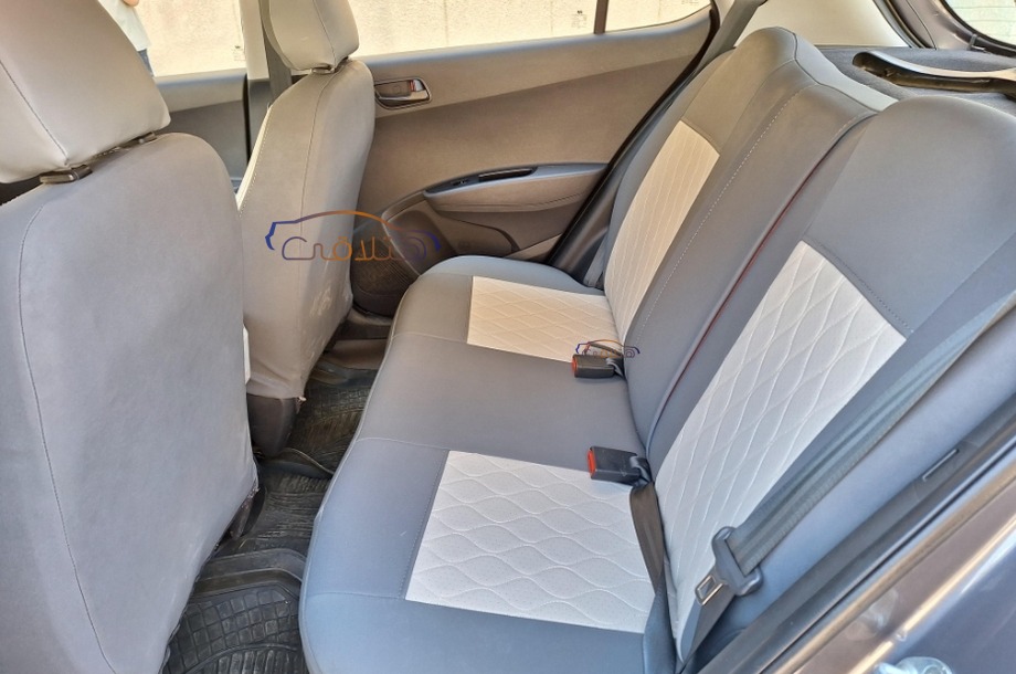 Grand i10 Hyundai 2017 6 October Silver 6569391 - Car for sale : Hatla2ee