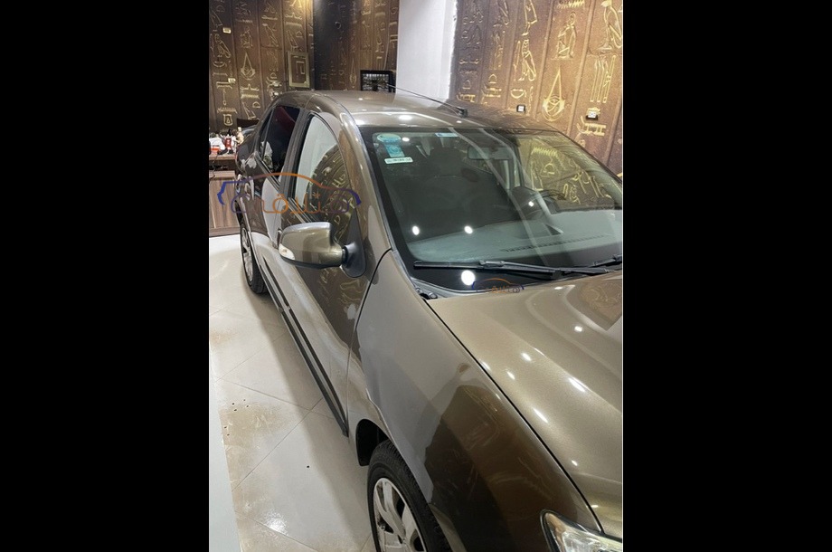 Logan Renault 2021 Nasr city Bronze 6577058 - Car for sale : Hatla2ee