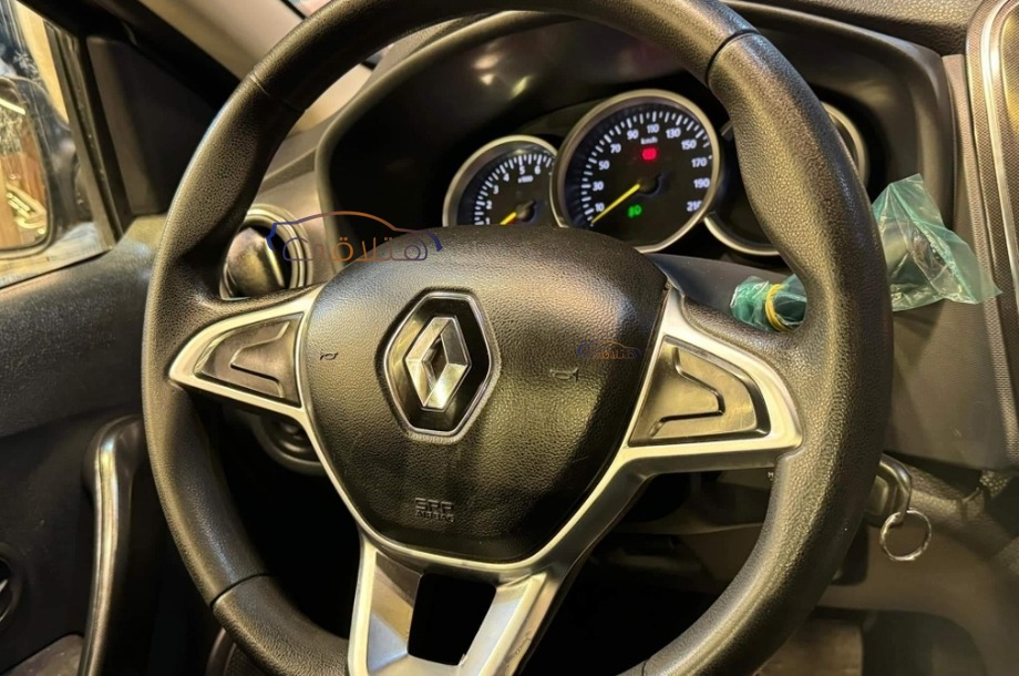 Sandero Renault 2018 Faiyum Bronze 6592037 - Car for sale : Hatla2ee