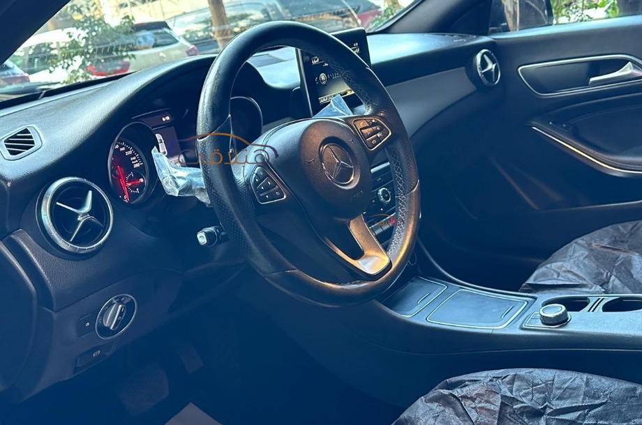 CLA 180 Mercedes 2018 Heliopolis Black 6602369 - Car for sale : Hatla2ee