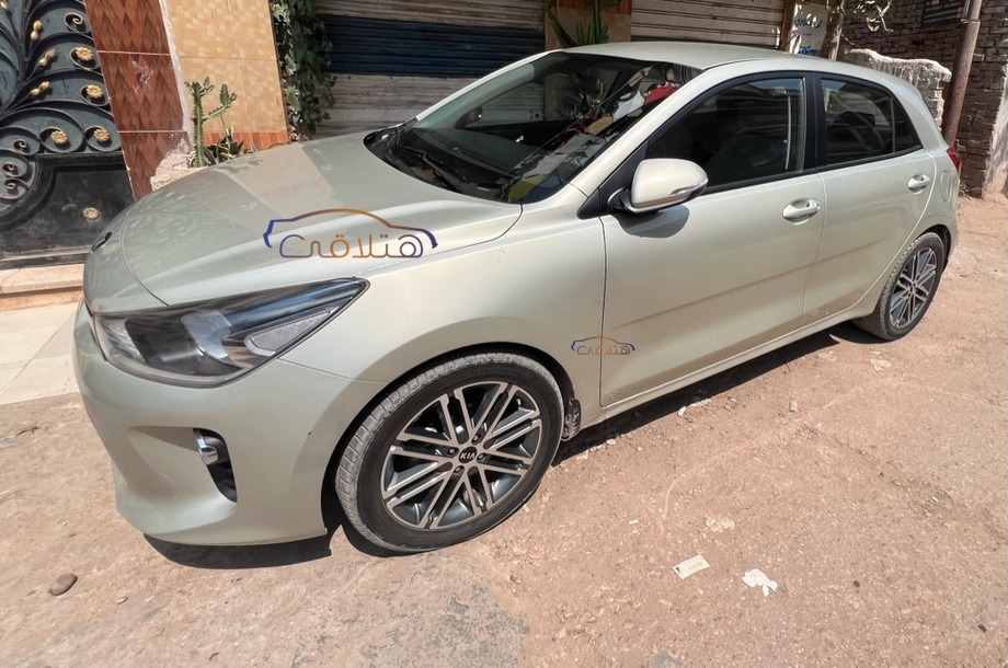Rio Kia 2018 Gharbia Gold 6623642 - Car for sale : Hatla2ee