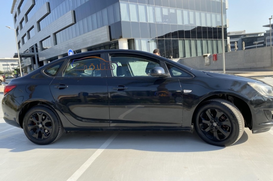 Astra Opel 2016 Maadi Black 6644263 - Car for sale : Hatla2ee