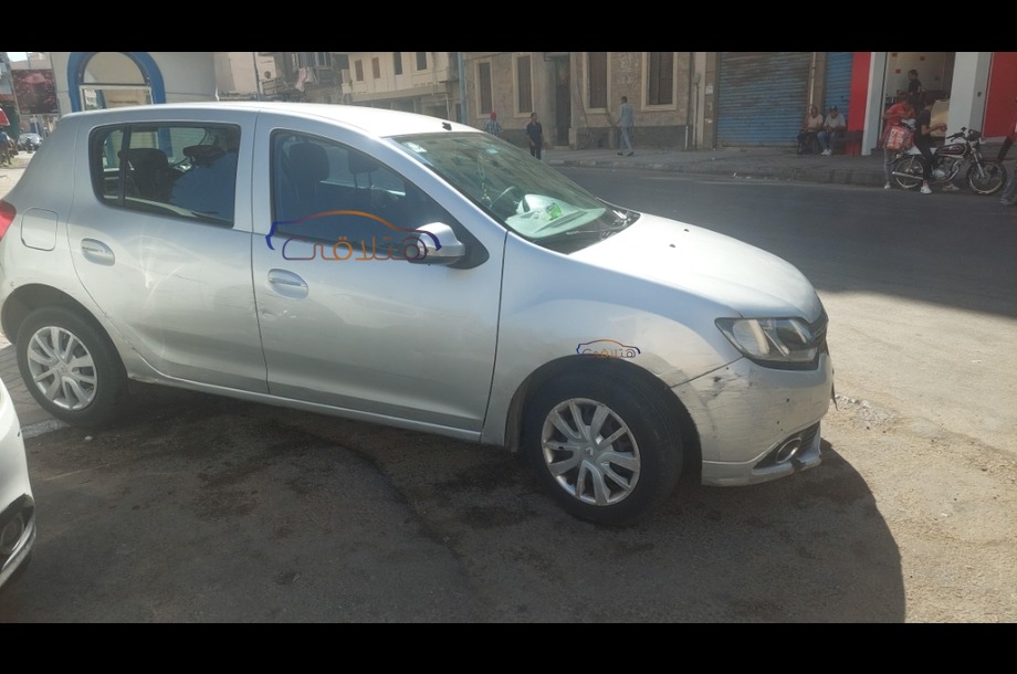 Sandero Renault 2016 Alexandria Silver 6657152 - Car for sale : Hatla2ee
