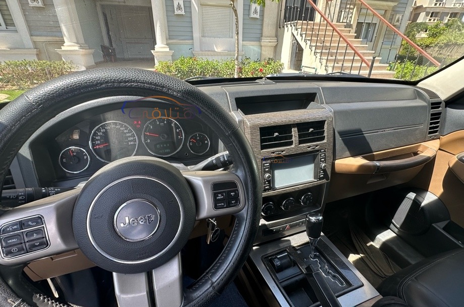 Cherokee Jeep 2013 Cairo Black 6658211 - Car for sale : Hatla2ee