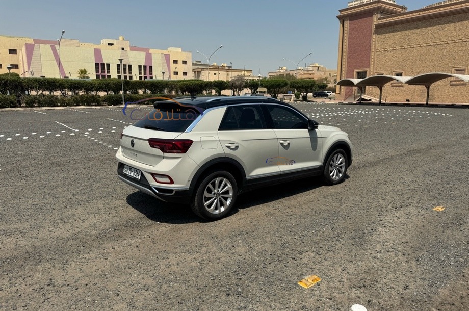 T-Roc Volkswagen 2023 Kuwait City Silver 6665847 - Car for sale : Hatla2ee