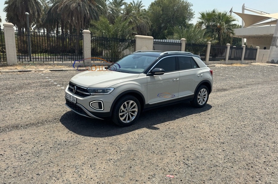 T-Roc Volkswagen 2023 Kuwait City Silver 6665847 - Car for sale : Hatla2ee
