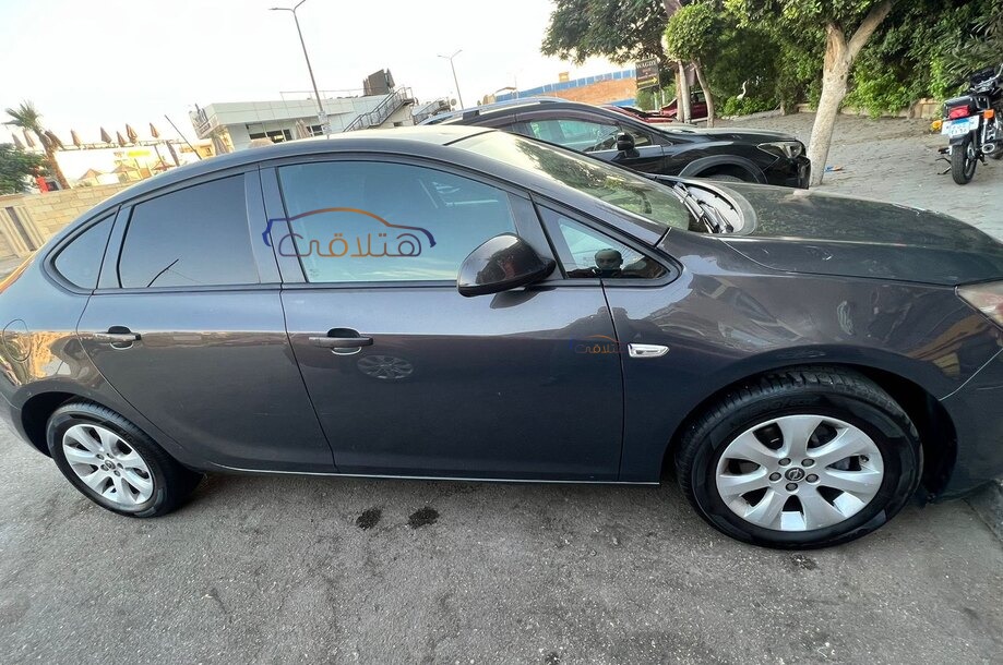 Astra Opel 2016 Ismailia Dark grey 6667336 - Car for sale : Hatla2ee