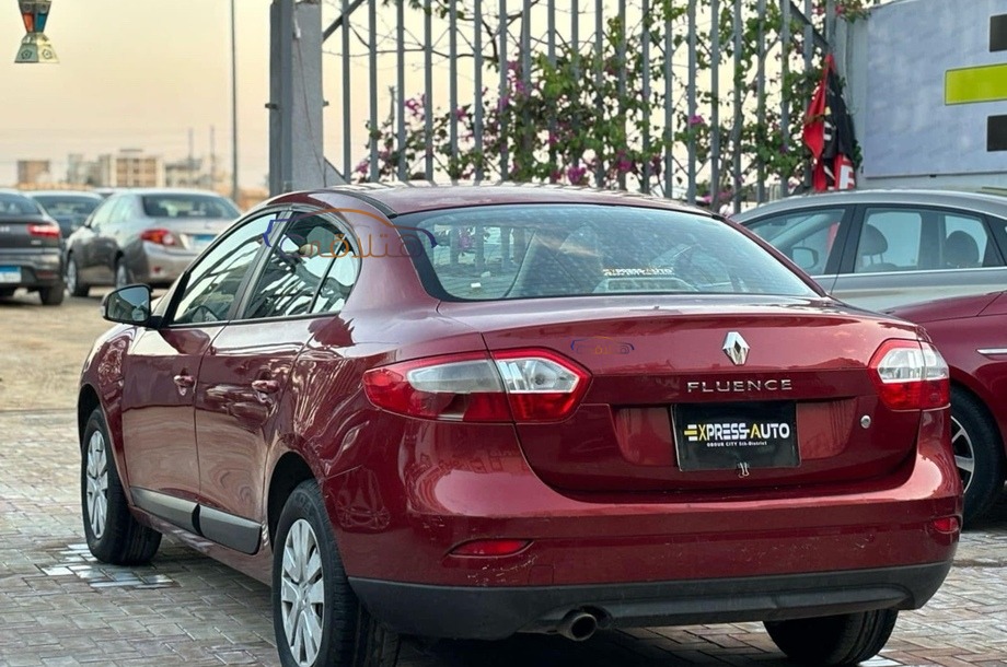 Fluence Renault 2015 Obour City Dark red 6702944 - Car for sale : Hatla2ee