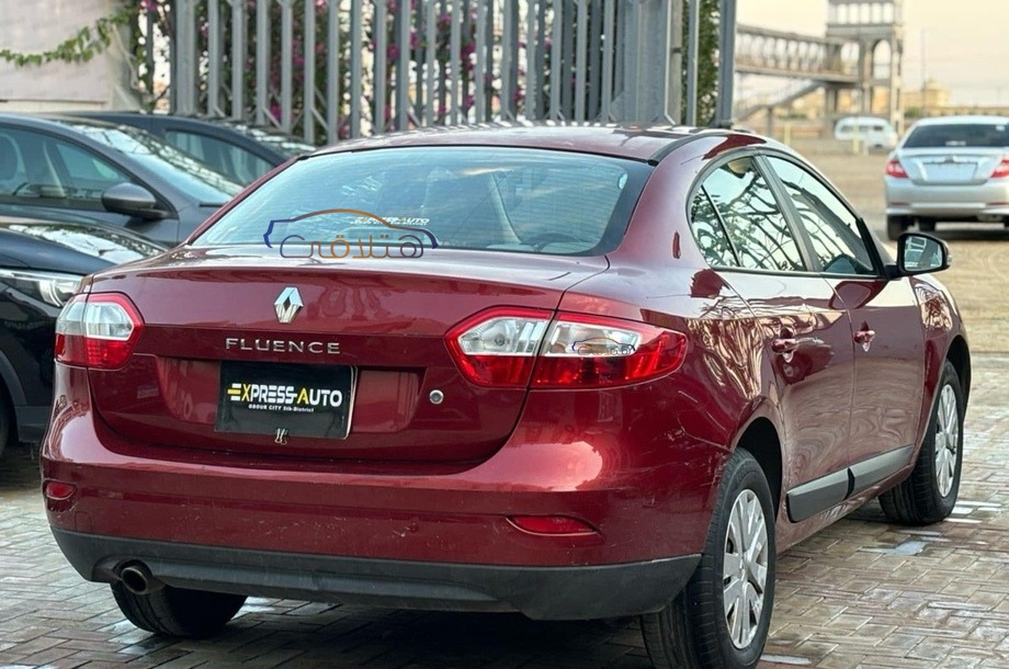 Fluence Renault 2015 Obour City Dark red 6702944 - Car for sale : Hatla2ee