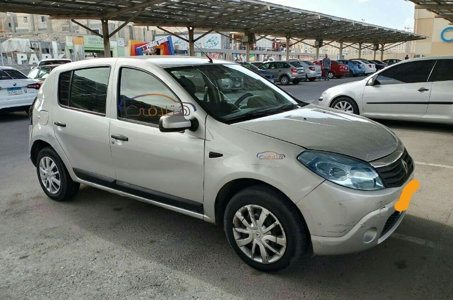 Sandero Renault 2012 Alexandria Silver 6704108 - Car for sale : Hatla2ee