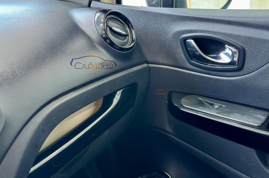 Captur Renault 2017 Alexandria Beige 6710236 - Car for sale : Hatla2ee