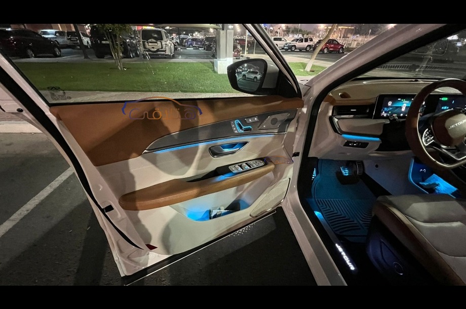 X70 Plus Jetour 2024 Qena White 6746443 - Car for sale : Hatla2ee
