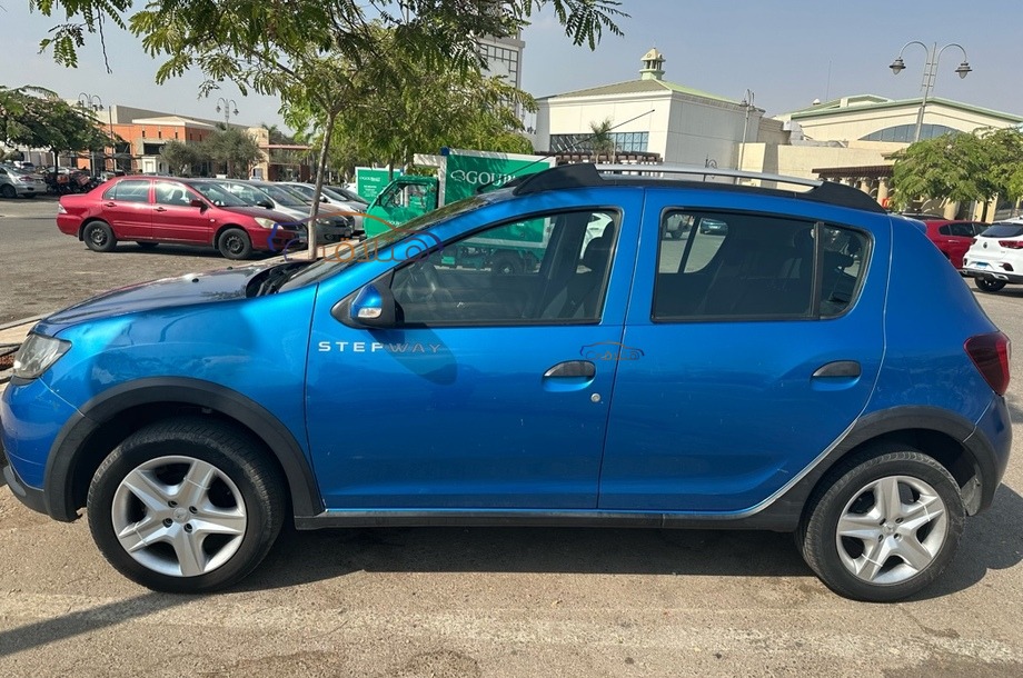 Sandero Step Way Renault 2016 Cairo Blue 6751733 - Car for sale : Hatla2ee