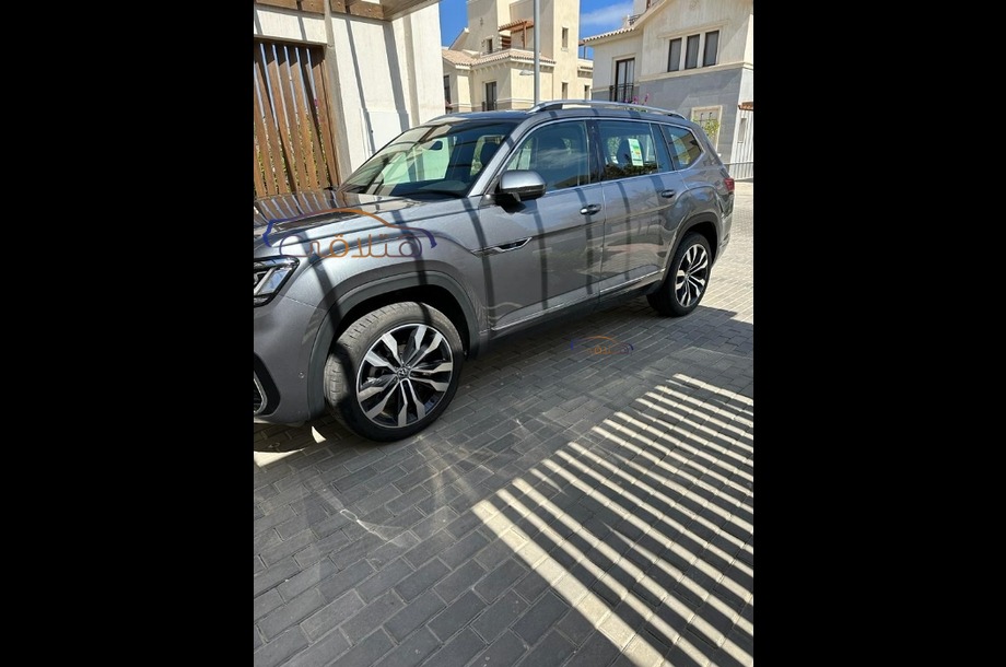 Variant Volkswagen 2023 Alexandria Silver 6759677 - Car for sale : Hatla2ee