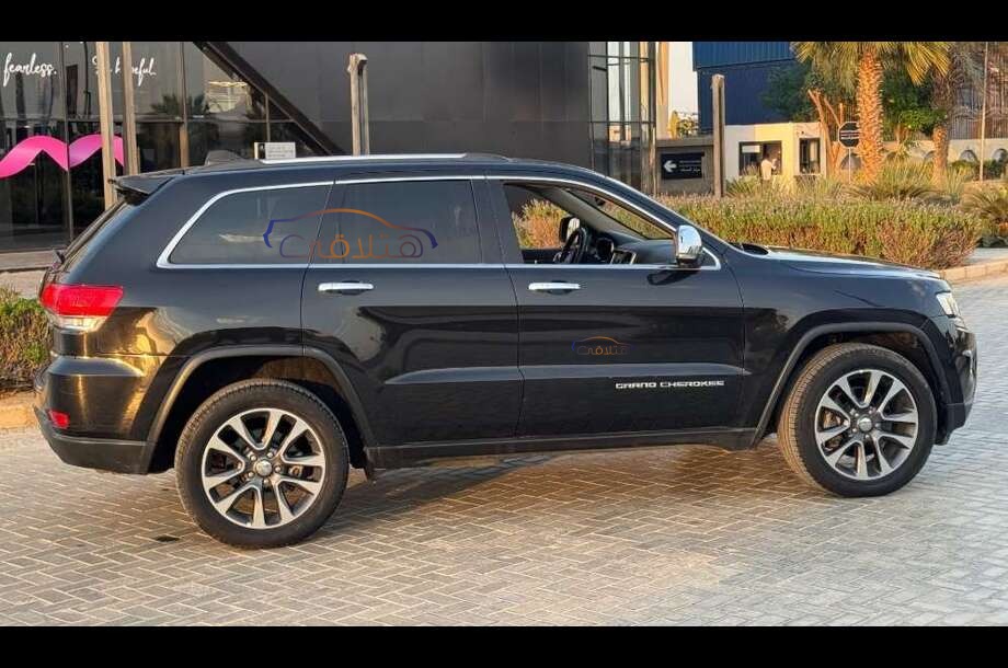 Grand Cherokee Jeep 2017 Cairo Black 6777944 - Car for sale : Hatla2ee