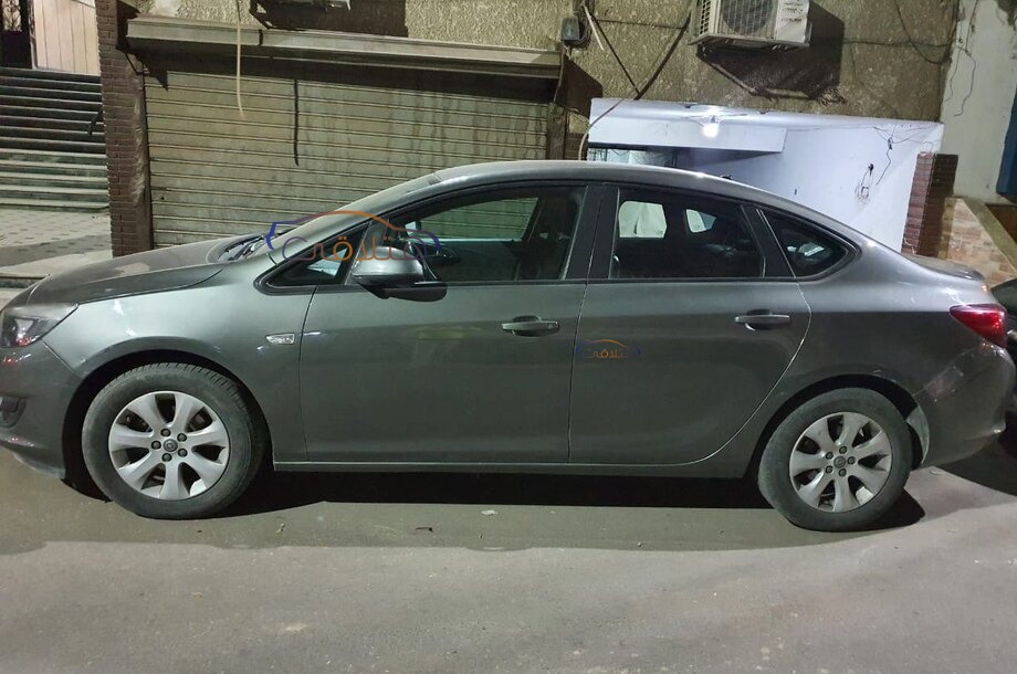 Astra Opel 2017 Heliopolis Gray 6810646 - Car for sale : Hatla2ee