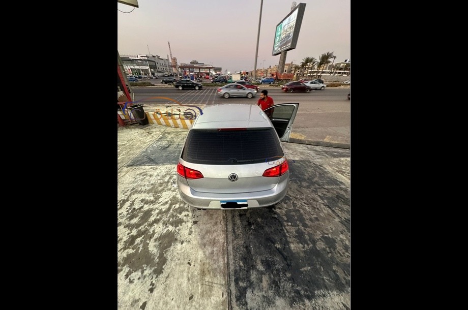 Golf 7 Volkswagen 2014 6 October Silver 6823378 - Car for sale : Hatla2ee