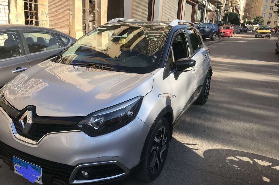 Captur Renault 2017 Alexandria Silver 6829988 - Car for sale : Hatla2ee