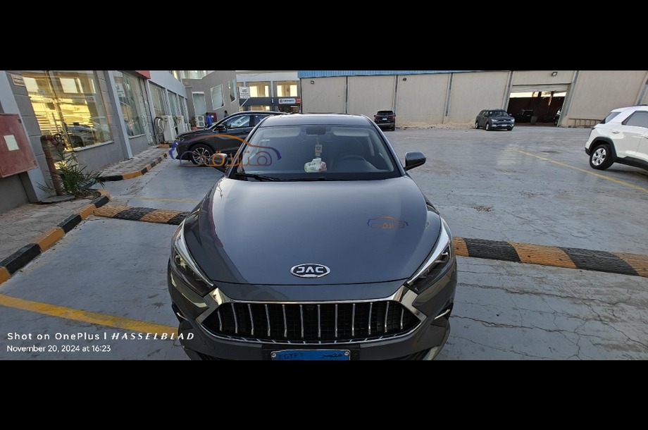 J7 Jac 2022 Red Sea Gray 6833930 - Car for sale : Hatla2ee