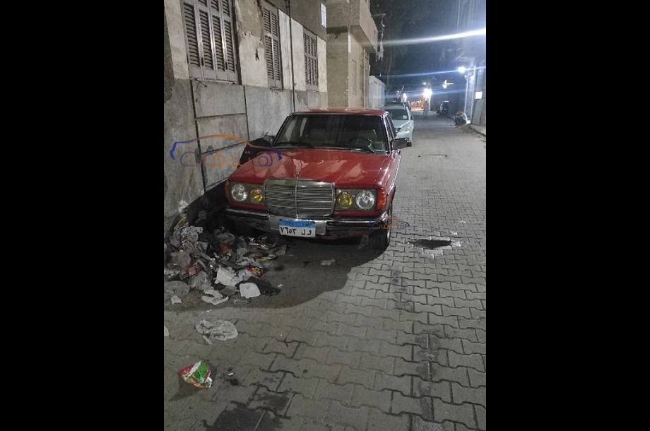 200 Mercedes 1980 Dokki Dark red 6834617 - Car for sale : Hatla2ee