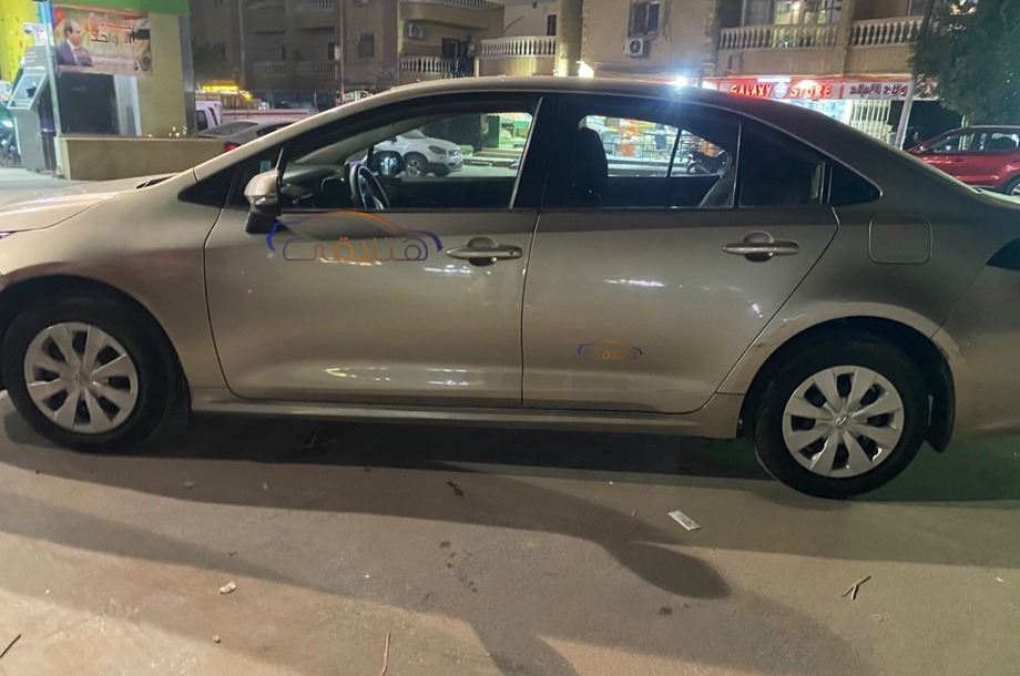 Corolla Toyota 2020 6 October Gold 6857353 - Car for sale : Hatla2ee