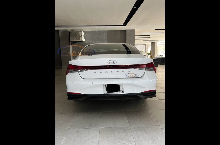 Imported : Elantra CN7 Hyundai 2022 Cairo White 6866984 - Car for sale : Hatla2ee