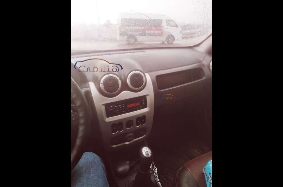 Sandero Renault 2013 Alexandria Dark red 6870020 - Car for sale : Hatla2ee
