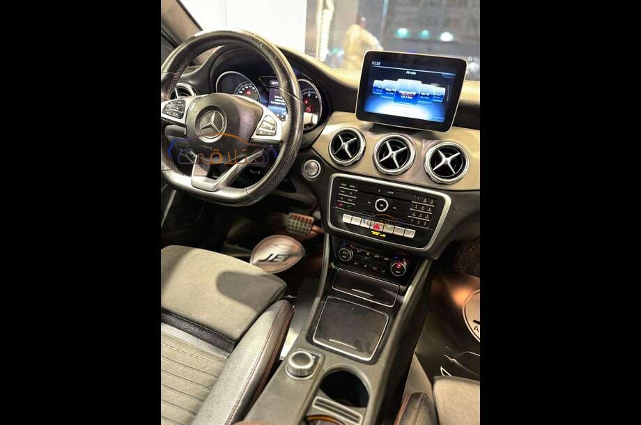 GLA 180 Mercedes 2020 Nasr city Silver 6873674 - Car for sale : Hatla2ee