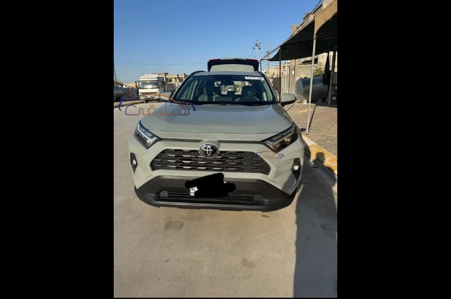 Rav 4 Toyota 2023 Kirkuk Silver 6873692 - Car for sale : Hatla2ee