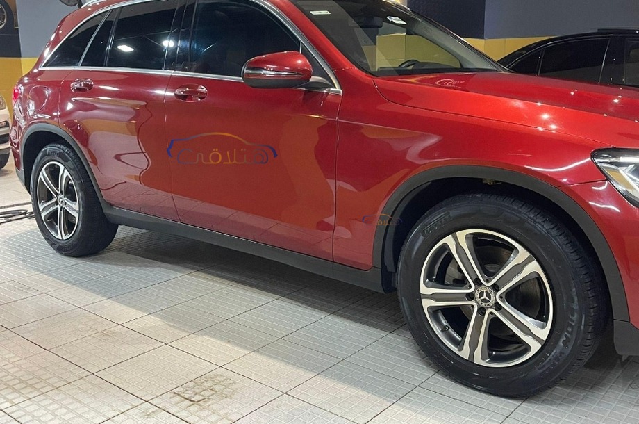 GLC 200 Mercedes 2021 Cairo Red 6879832 - Car for sale : Hatla2ee