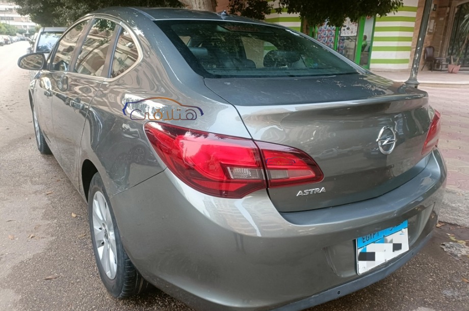 Astra Opel 2021 Heliopolis Gray 6885892 - Car for sale : Hatla2ee