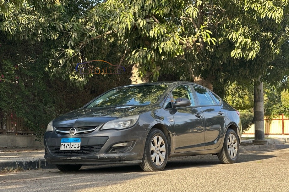 Astra Opel 2015 Ismailia Dark grey 6891174 - Car for sale : Hatla2ee