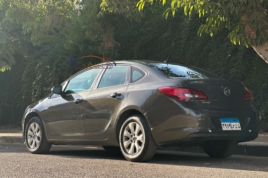 Astra Opel 2015 Ismailia Dark grey 6891174 - Car for sale : Hatla2ee