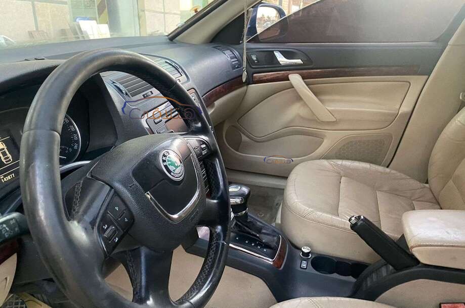 Octavia Skoda 2010 Agamy Blue 6891419 - Car for sale : Hatla2ee