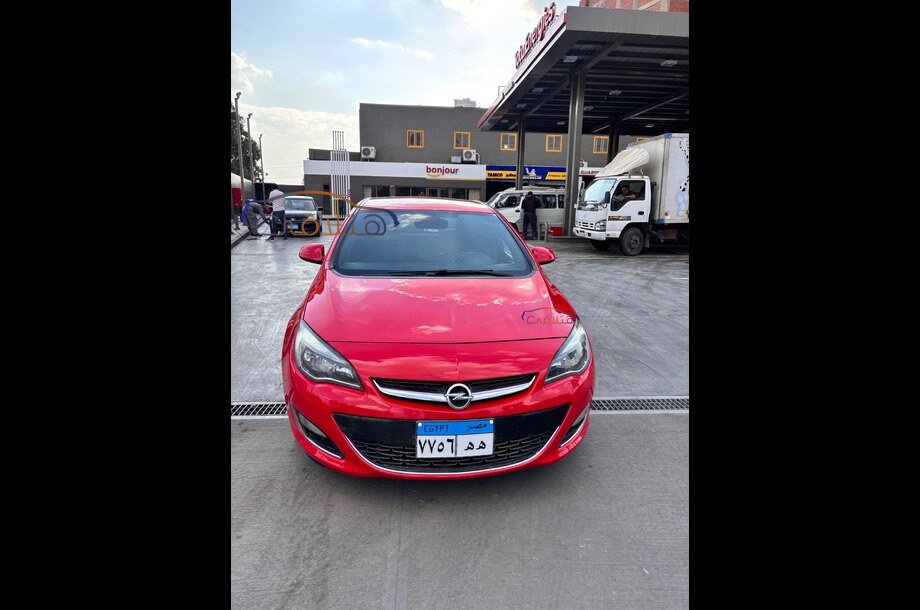 Astra Opel 2015 Dakahlia Red 6907534 - Car for sale : Hatla2ee