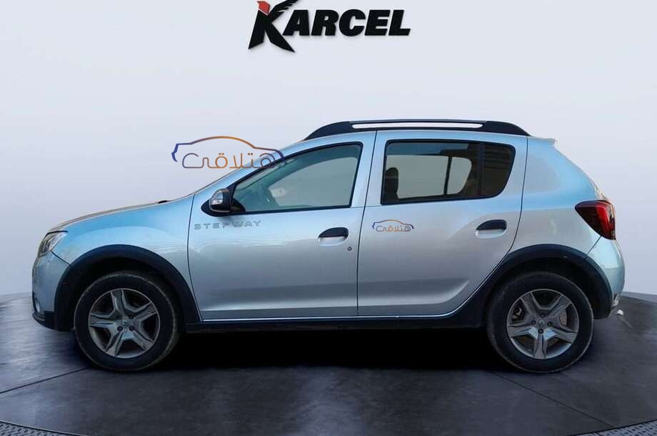 Sandero Step Way Renault 2023 Maadi Silver 6910561 - Car for sale ...