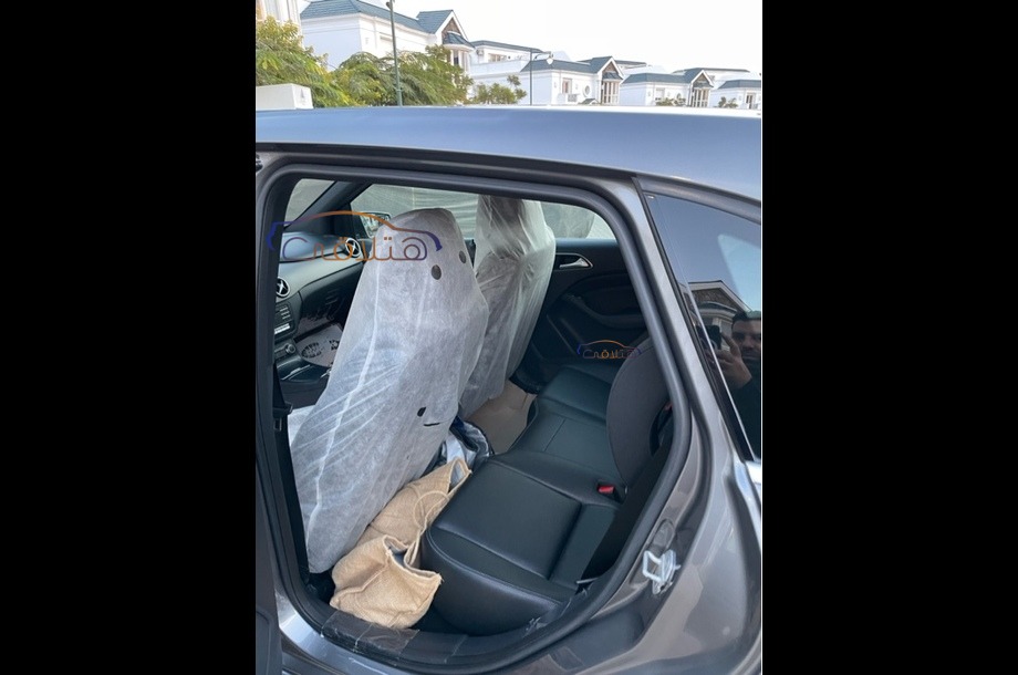 B 180 Mercedes 2015 6 October Silver 6914149 - Car for sale : Hatla2ee