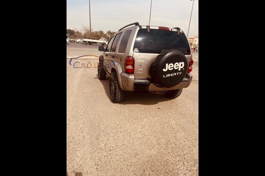 Liberty Jeep 2002 6 October Silver 6918997 - Car for sale : Hatla2ee