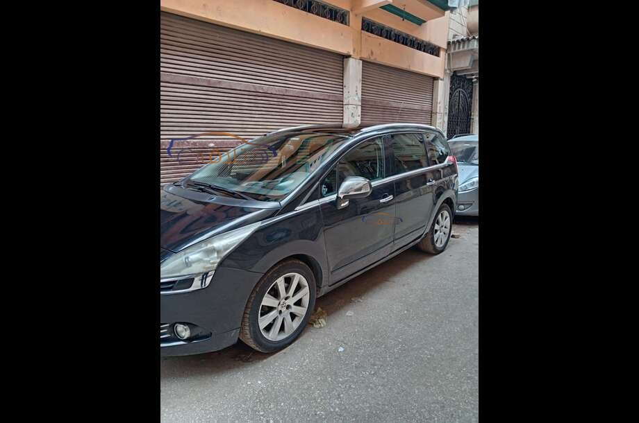 5008 Peugeot 2010 Mansoura Black 6924669 - Car for sale : Hatla2ee