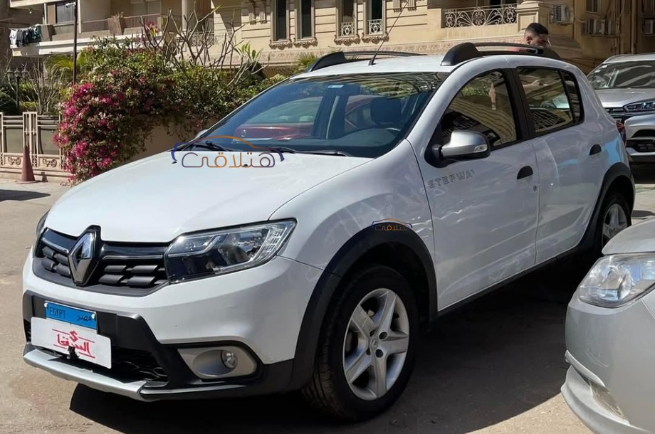 Sandero Step Way Renault 2022 Cairo White 6925876 - Car for sale : Hatla2ee