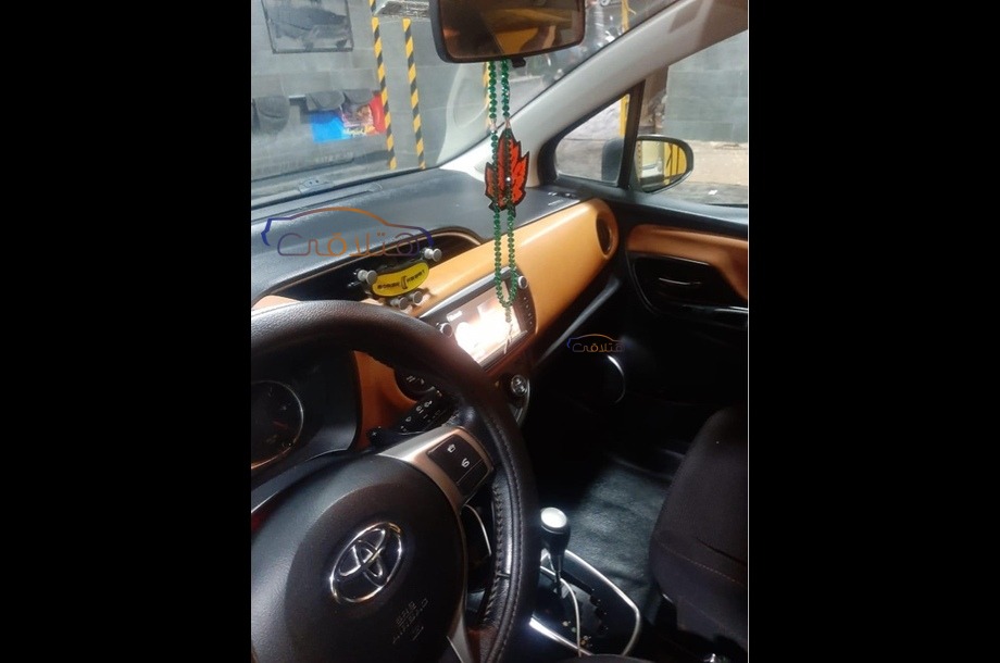 Yaris Toyota 2015 Pyramids Gardens Gray 6927869 - Car for sale : Hatla2ee